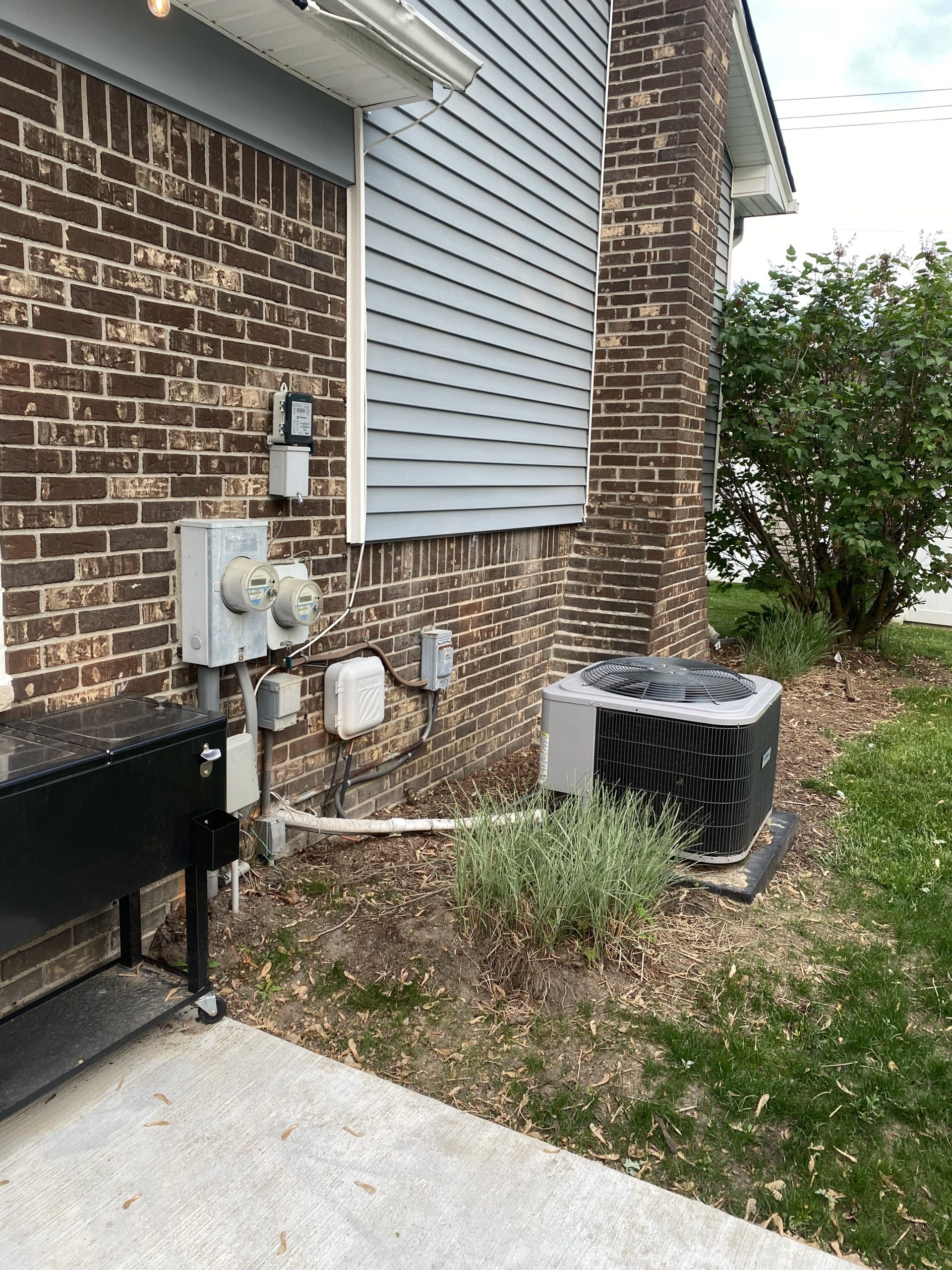 DIY Air Conditioner Fence Cover - It's Honey Done