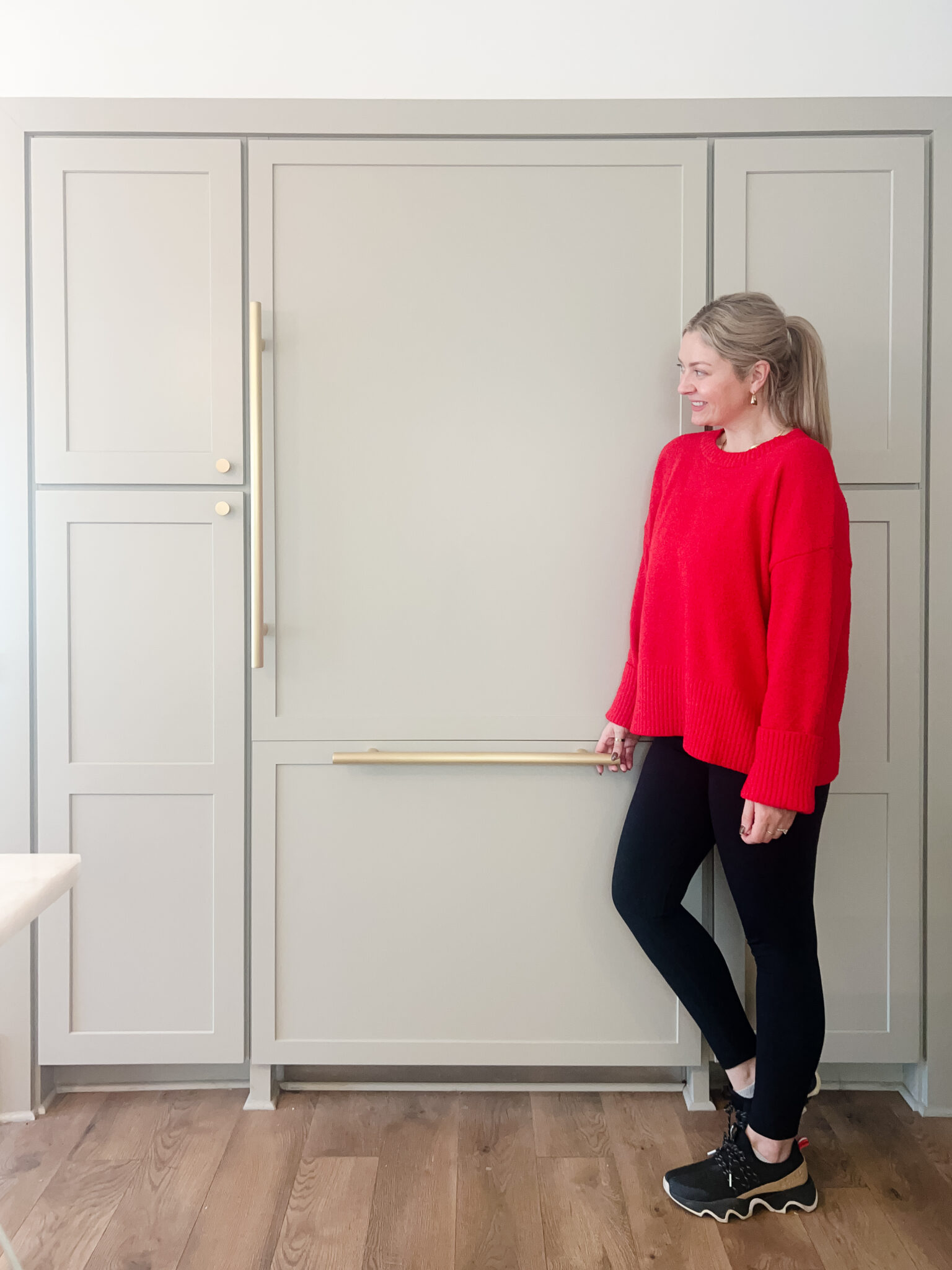 one-step-diy-stair-railing-makeover-for-under-75-it-s-honey-done